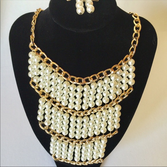 JK | Jewelry | New Gorgeous Triple Pearls N Gold Chain Necklace | Poshmark